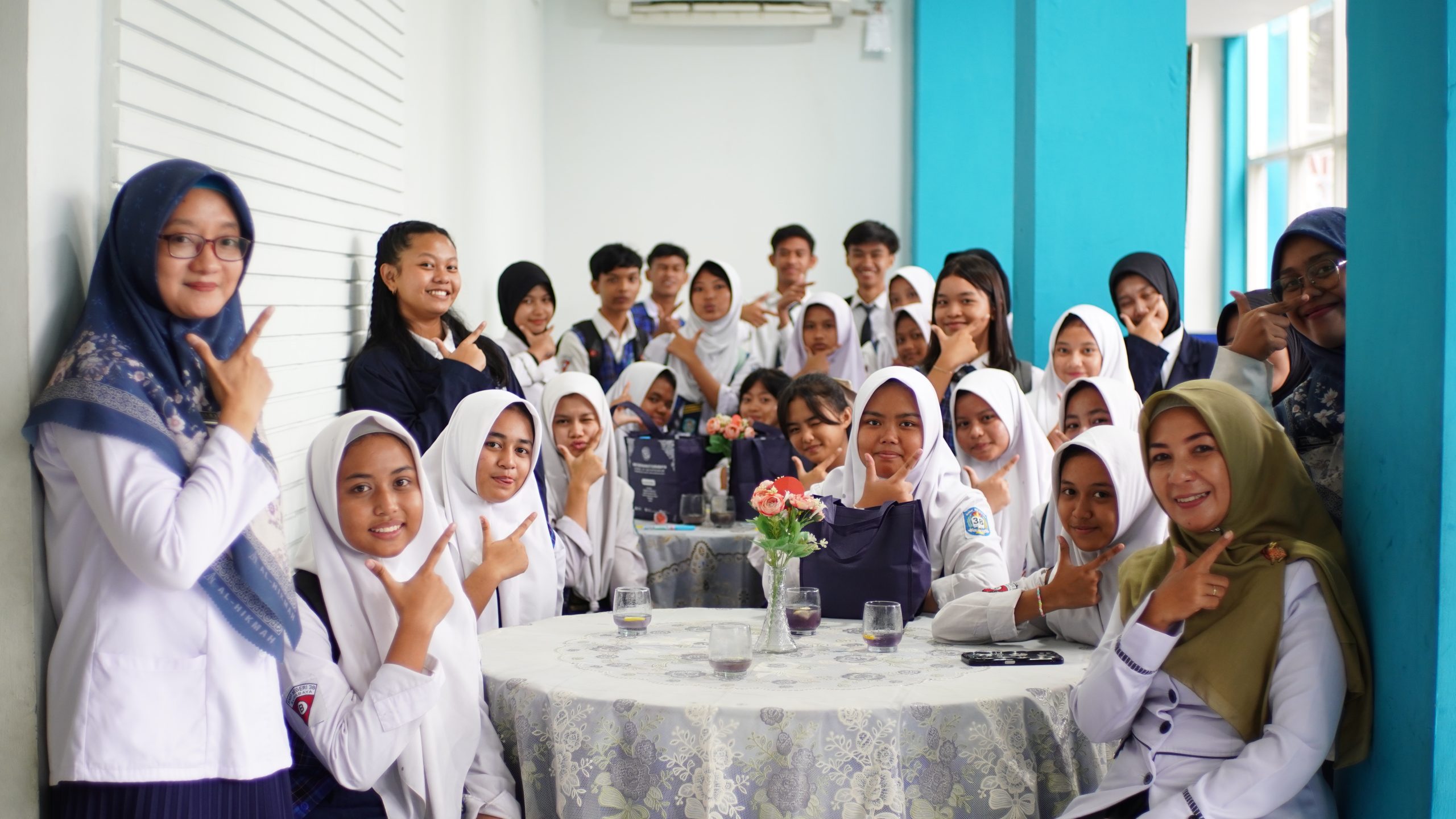 PENGENALAN DUNIA KEJURUAN: TRIAL CLASS SMK BARUNAWATI UNTUK SISWA SMPN ...